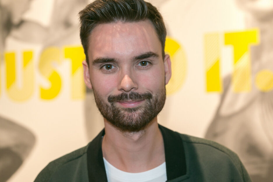 Say what? 3FM presentator Domien krijgt bizarre homohaatmail